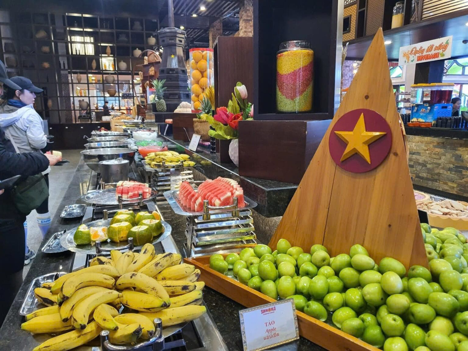Buffet Tại Nhà Hàng Vân Sam | Vé Cáp Treo Fansipan Sapa