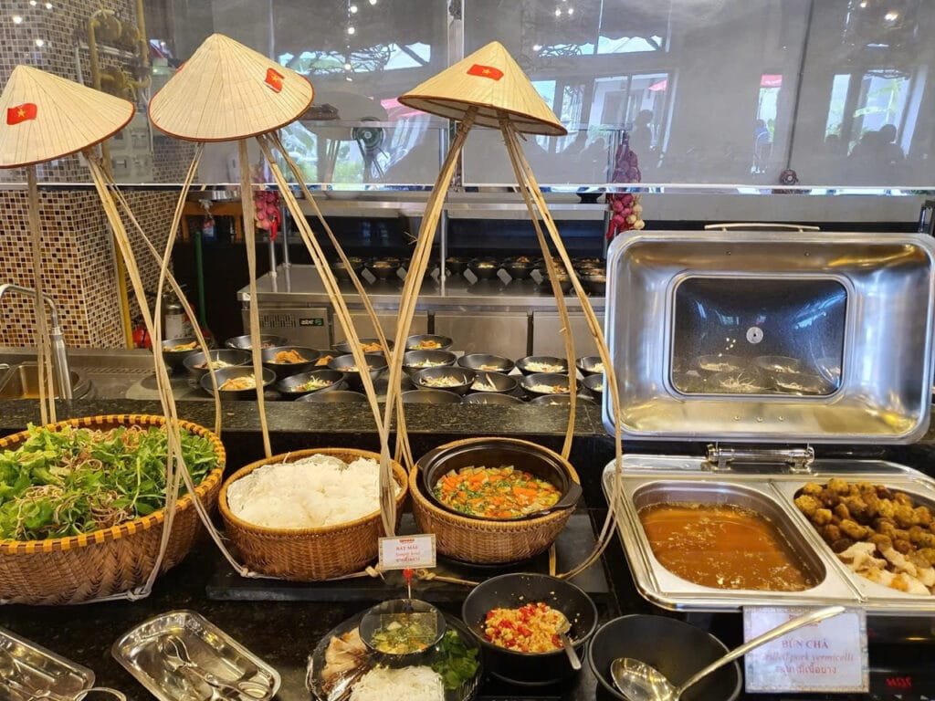 Buffet Tại Nhà Hàng Vân Sam | Vé Cáp Treo Fansipan Sapa